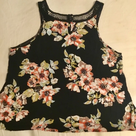 torrid | Tops | Torrid Crochet Black Floral Flowy Trapeze Tank Top ...